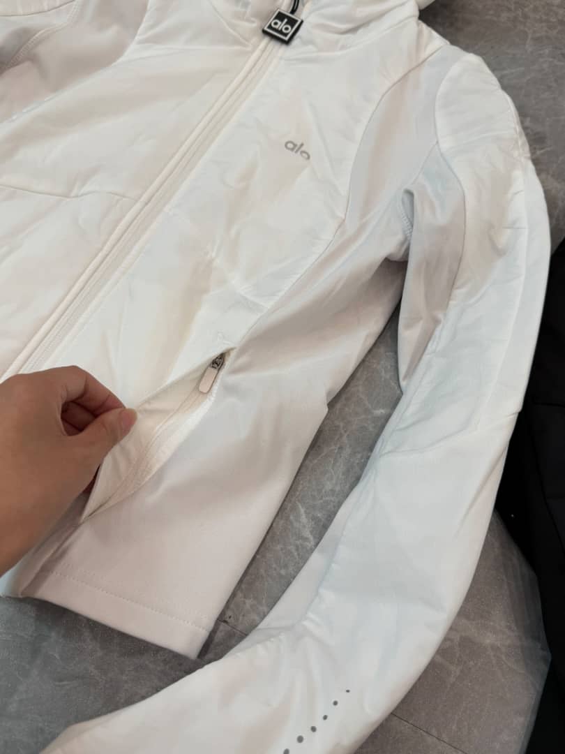 White & black jacket – LUXE